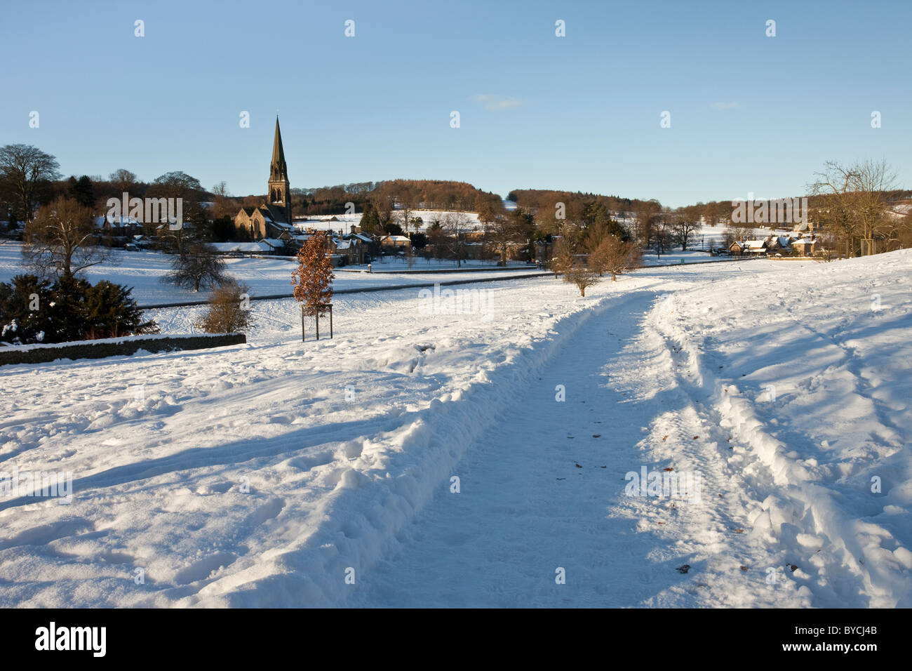 Edensor peak district winter -Fotos und -Bildmaterial in hoher ...