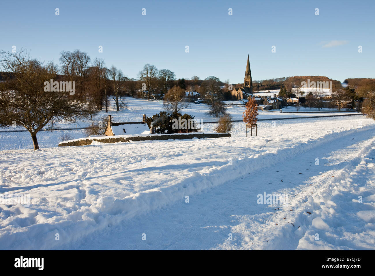 Edensor peak district winter -Fotos und -Bildmaterial in hoher ...