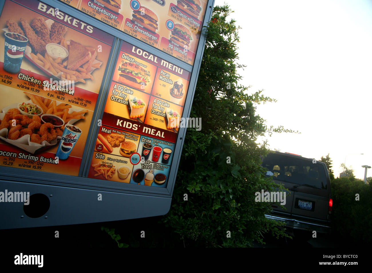 Fast food zum durchfahren -Fotos und -Bildmaterial in hoher Auflösung ...