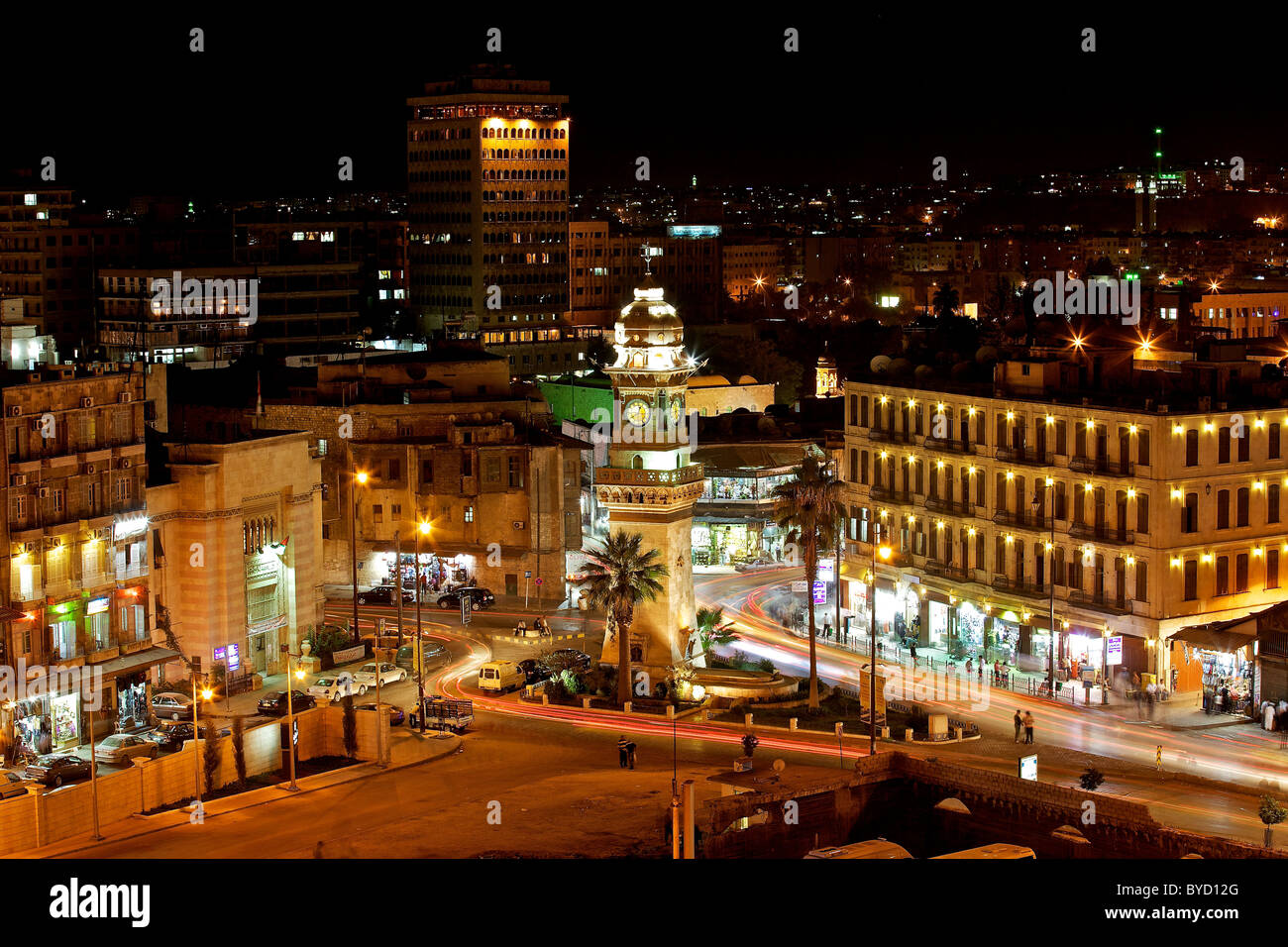 Aleppo Uhrturm in der Nacht, Aleppo, Syrien Stockfotografie - Alamy