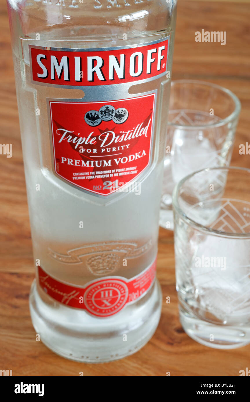 Wodka flasche -Fotos und -Bildmaterial in hoher Auflösung – Alamy