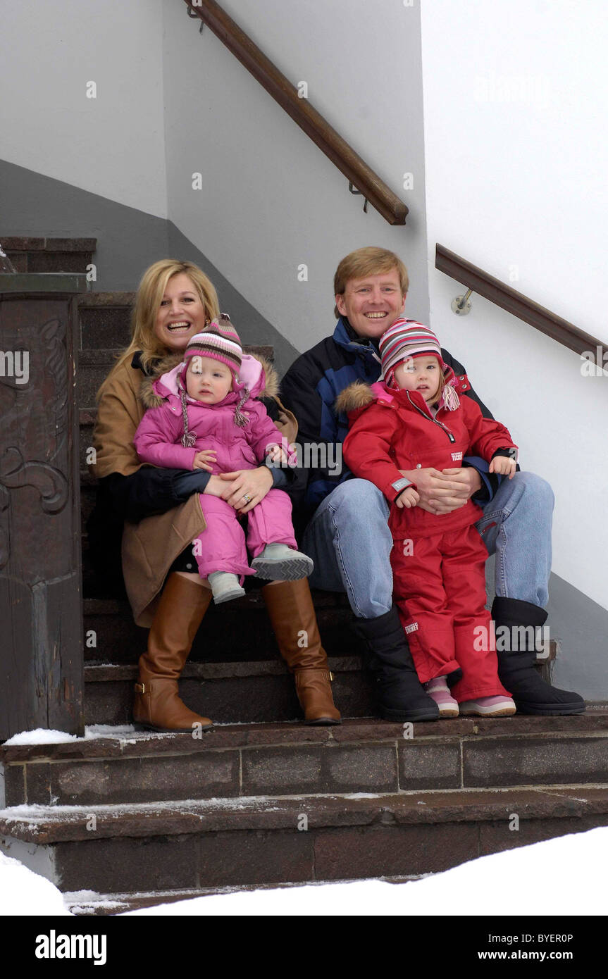 Prinz Willem Alexander und Prinzessin Maxima mit ihren Kindern ...