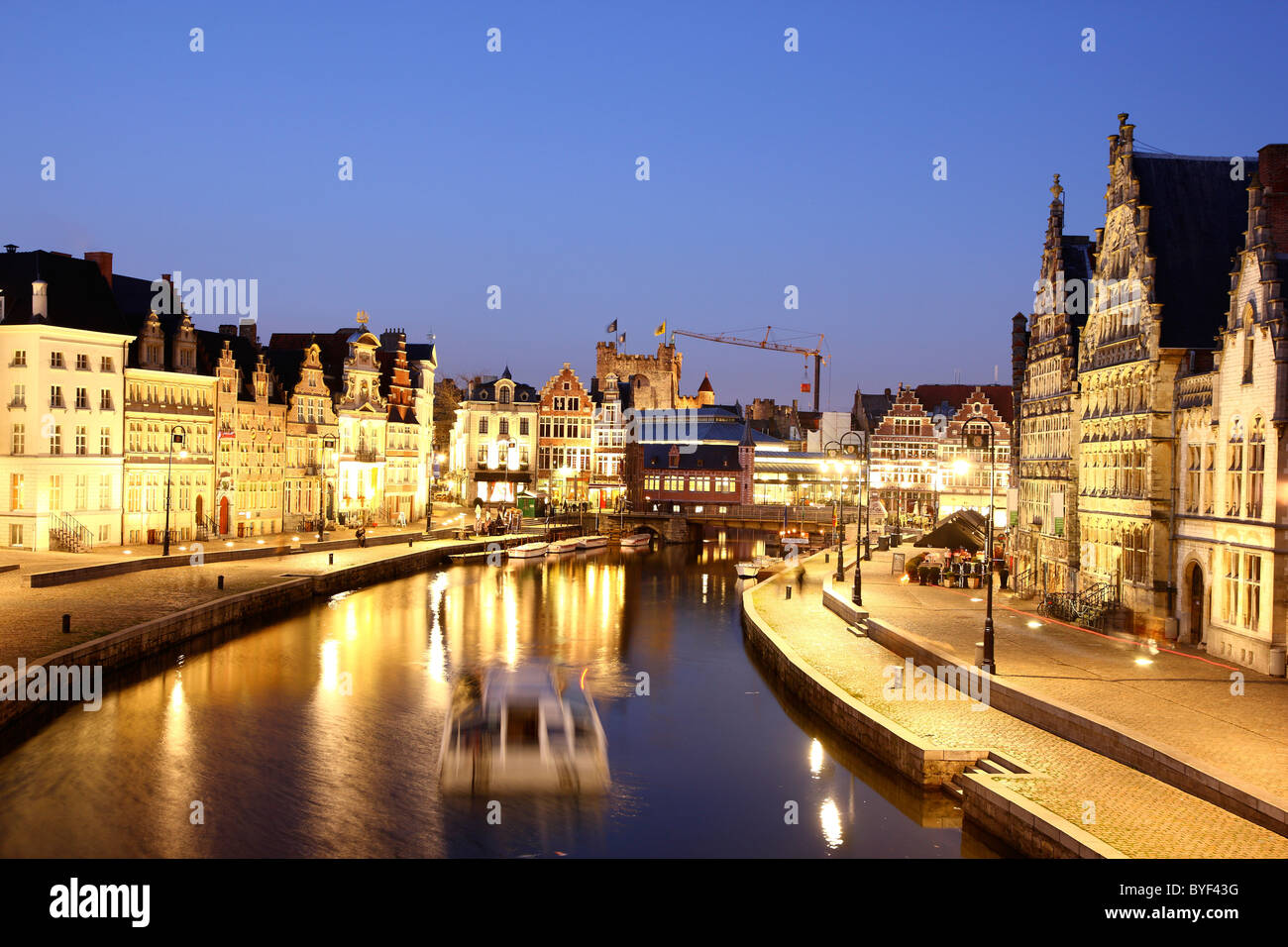 Altstadt mit ihren historischen Häusern in der Altstadt, Fluss Leie ...