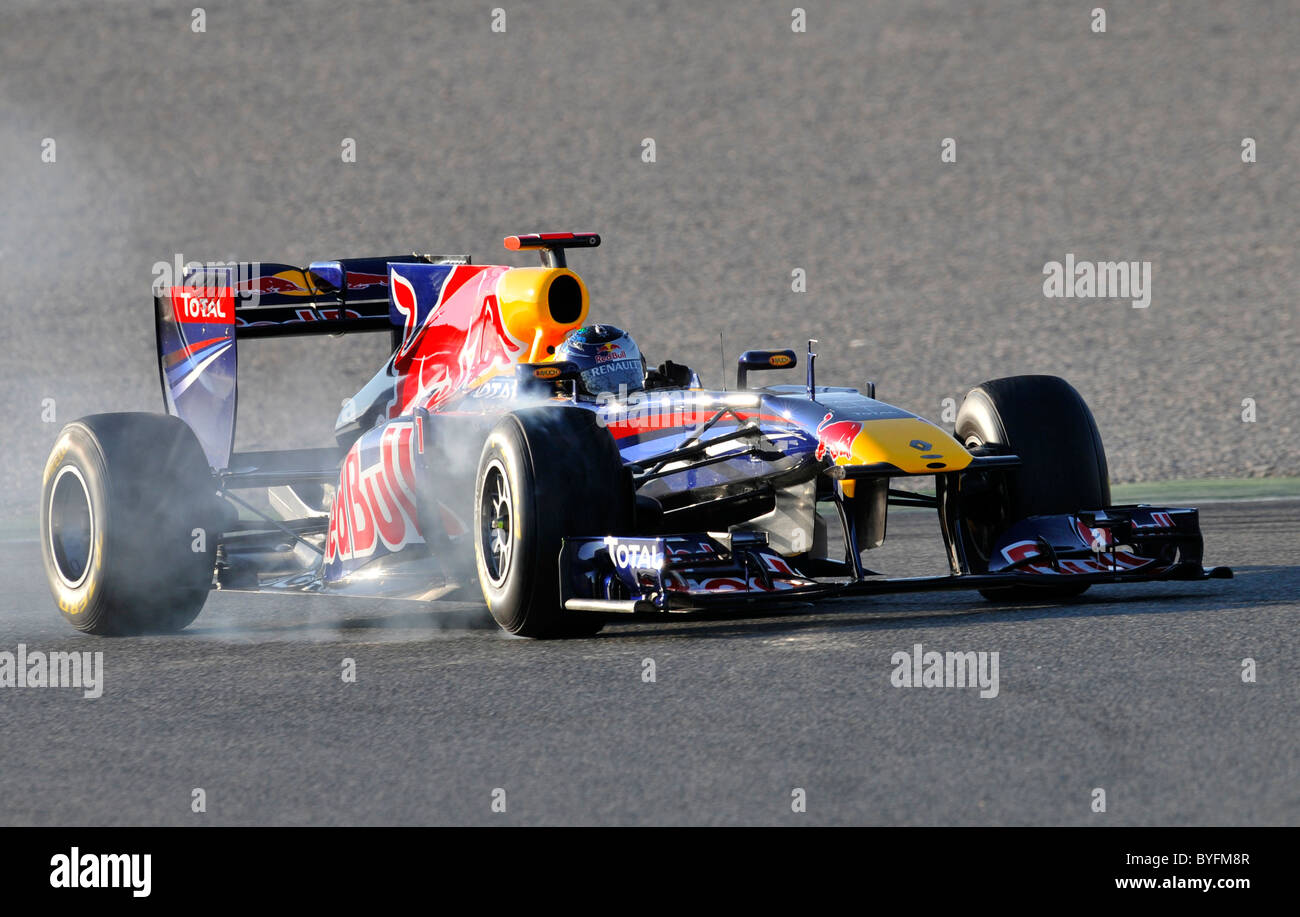 Sebastian Vettel (GER) in der Red Bull Racing RB7 Formel1 Rennwagen ...
