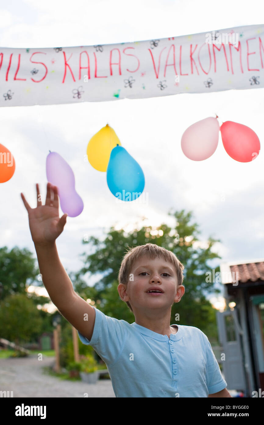 Blickkontakt winken -Fotos und -Bildmaterial in hoher Auflösung – Alamy