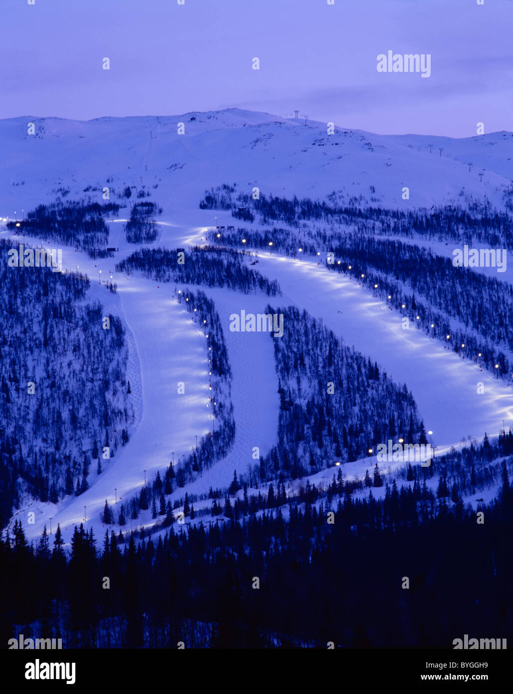 Skipiste beschneit -Fotos und -Bildmaterial in hoher Auflösung – Alamy