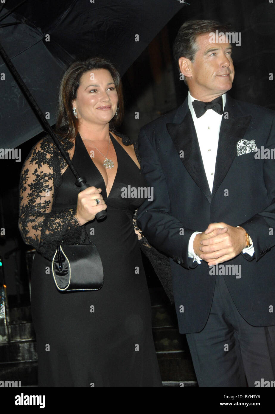 Keeley Shaye Smith und Pierce Brosnan Sir Elton John 60 ...