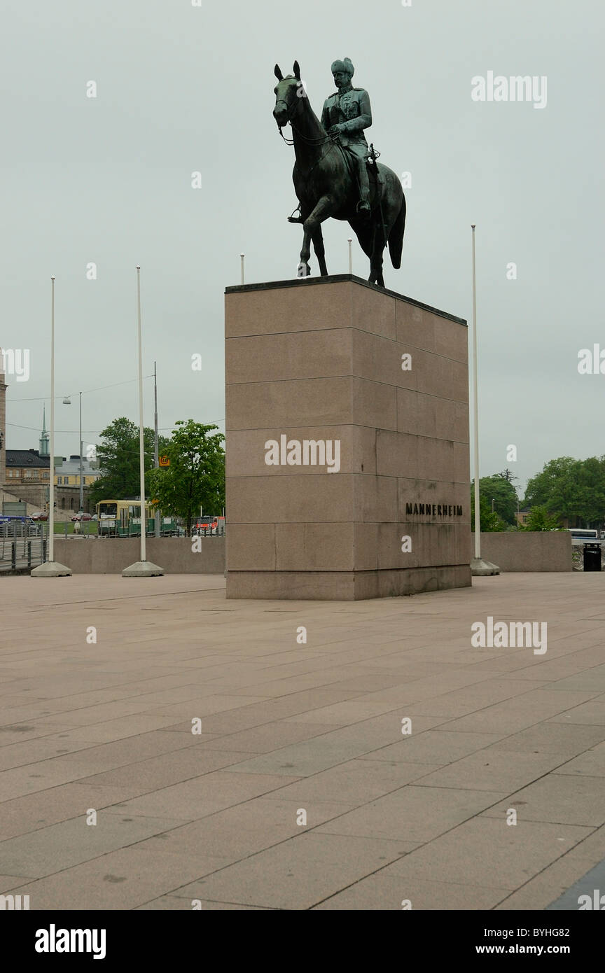 Eine Statue von Baron Carl Gustav Mannerheim erster Präsident von ... Eine Statue von Baron Carl Gustav Mannerheim erster Präsident von ...