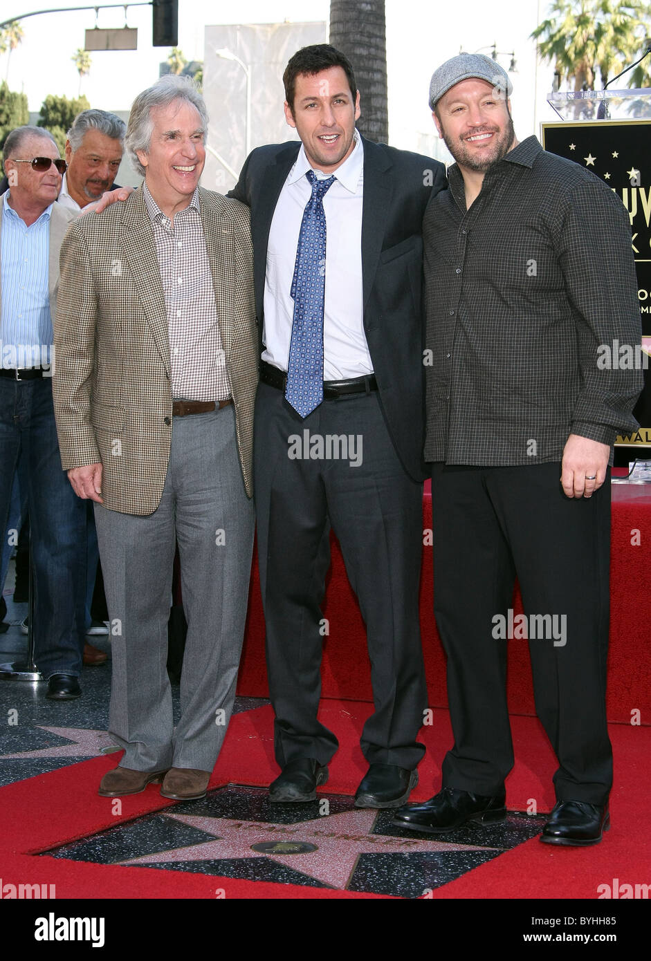 HENRY WINKLER ADAM SANDLER KEVIN JAMES ADAM SANDLER MIT EINEM STERN AUF ...