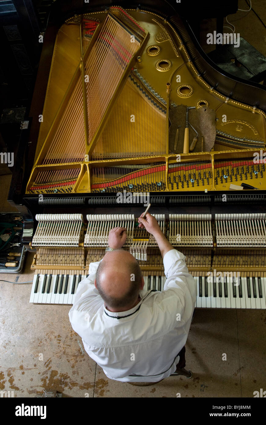 Vertikales klavier -Fotos und -Bildmaterial in hoher Auflösung – Alamy