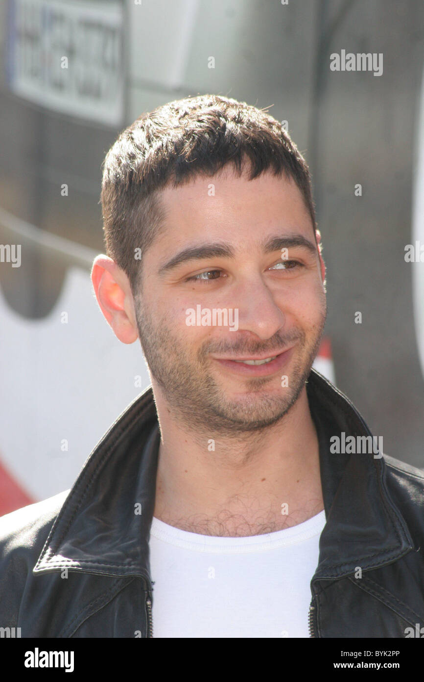 Denis Moschitto am Set von "Chiko" bei Kiesow Autoverwertung Hamburg ...