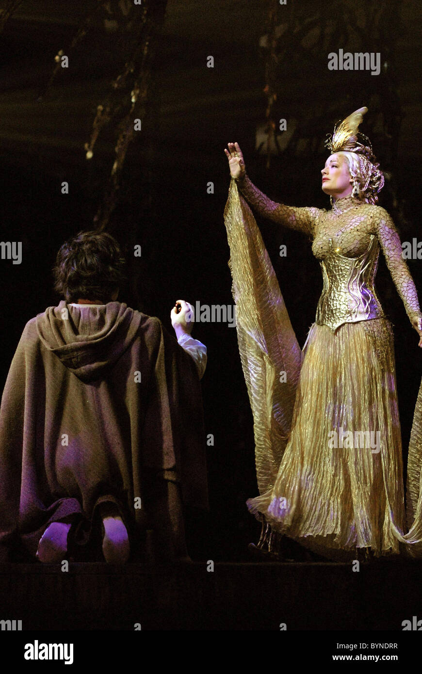 Laura Michelle Kelly als Galadriel und James Loye Frodo Herr der Ringe ...