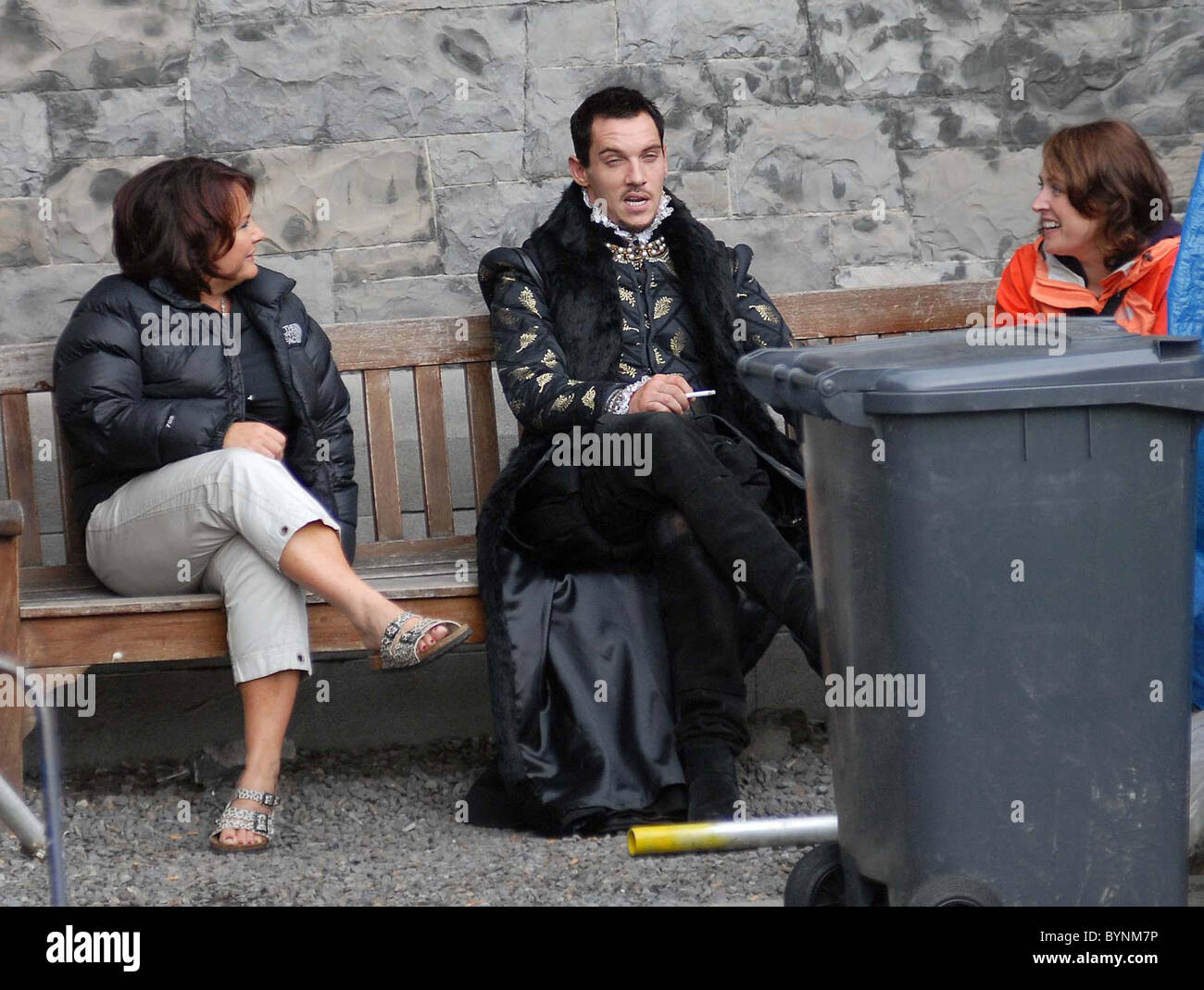 Jonathan Rhys Meyers (Henry VIII) ersten Tag der Dreharbeiten der ...