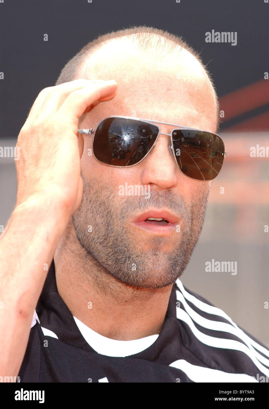 Jason Statham "Fußball für die Überlebenden" Promi-Fußballspiel ...