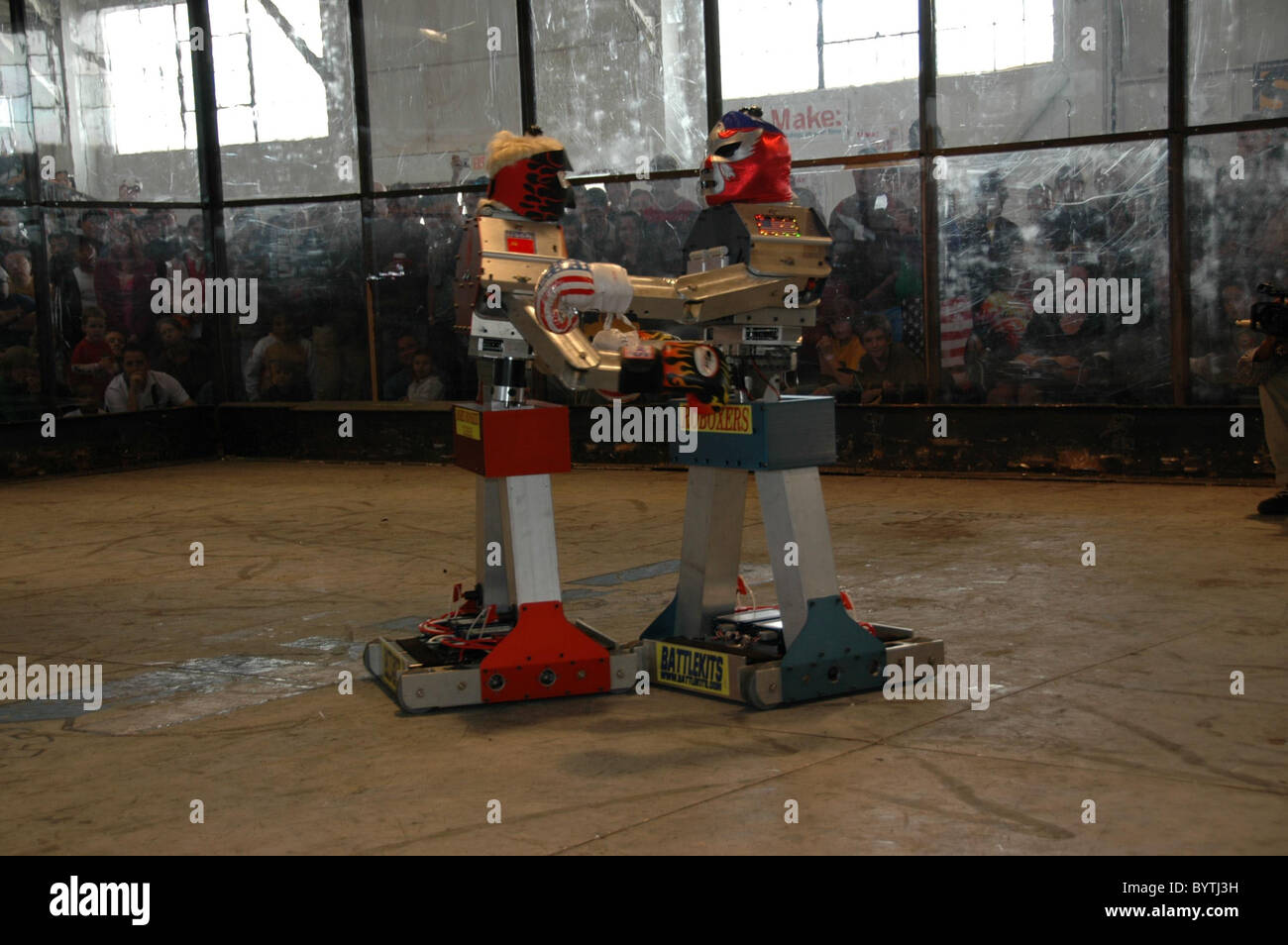 Robot boxing -Fotos und -Bildmaterial in hoher Auflösung – Alamy