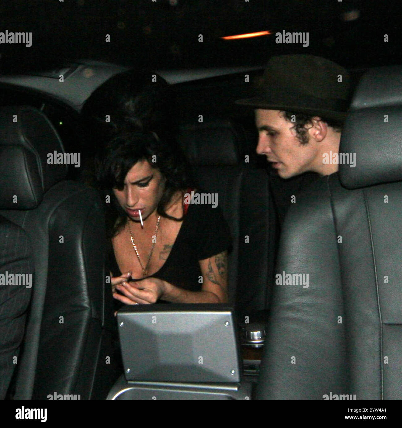 Amy Winehouse und Blake Fielder-Civil verlassen die ICA auf der Mall ...