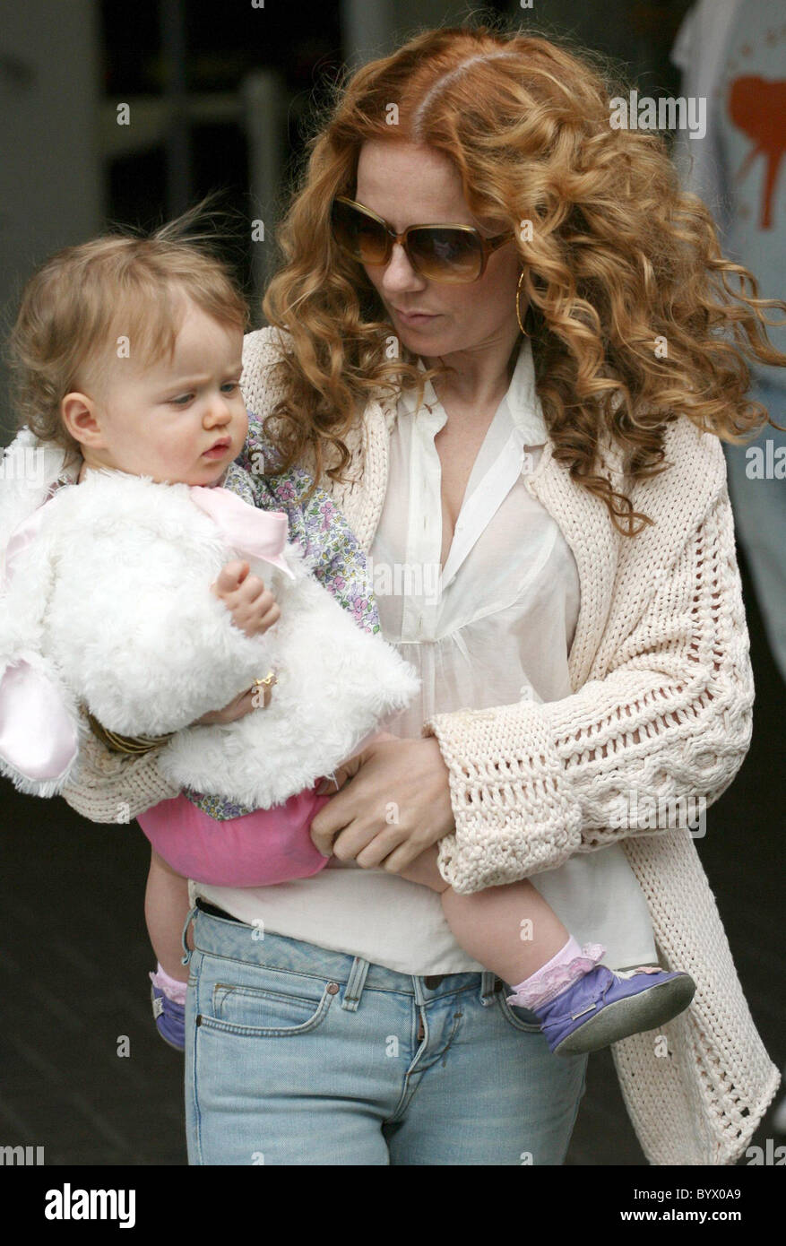 Geri Halliwell und Tochter Bluebell Madonna kommen bei Brent Cross ...