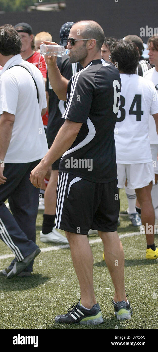 Jason Statham "Fußball für die Überlebenden" Promi-Fußballspiel ...