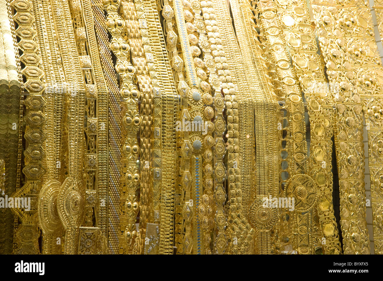 Gold Chains Stockfotos & Gold Chains Bilder - Alamy