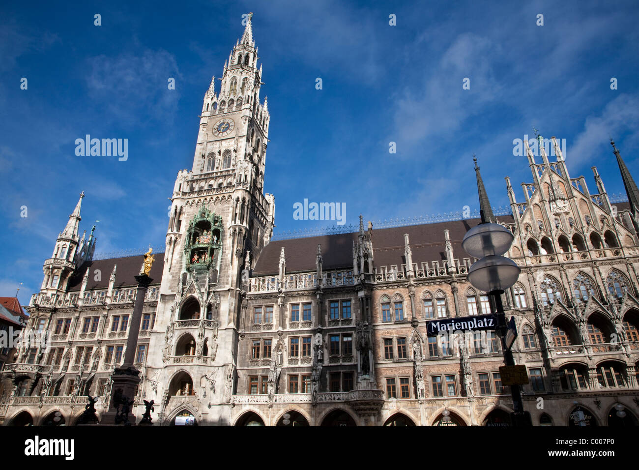 Rathaus und Mariensäule mit Marienplatz unterzeichnen, Marienplatz ... Rathaus und Mariensäule mit Marienplatz unterzeichnen, Marienplatz ...