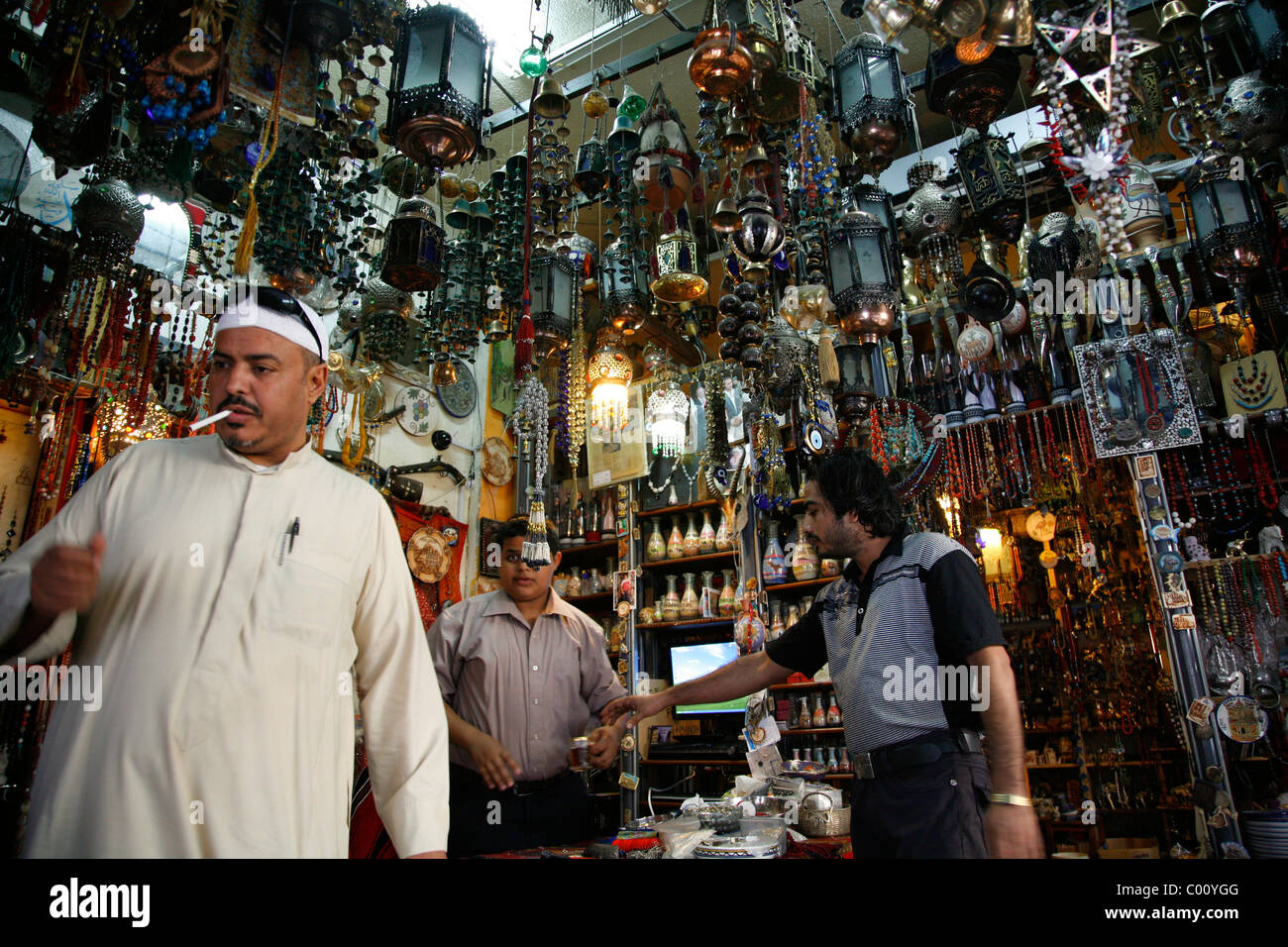 Arab shop -Fotos und -Bildmaterial in hoher Auflösung – Alamy