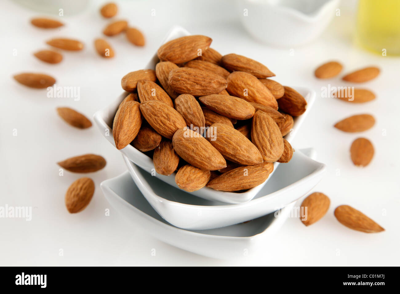 Ganze mandeln -Fotos und -Bildmaterial in hoher Auflösung – Alamy