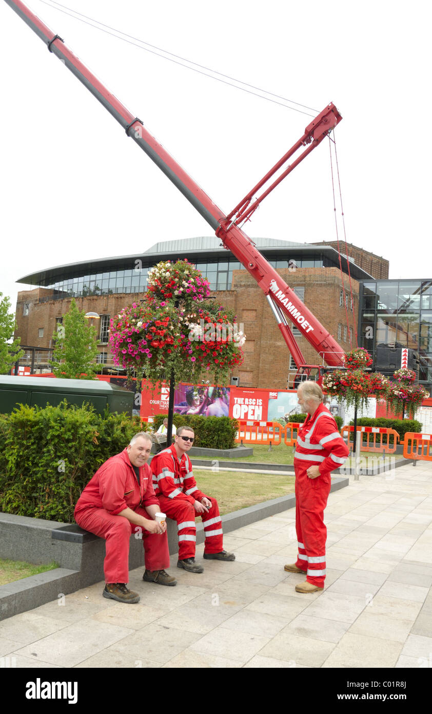 Die Crew der Mammoet Kran eine Pause, London, UK Stockfotografie - Alamy