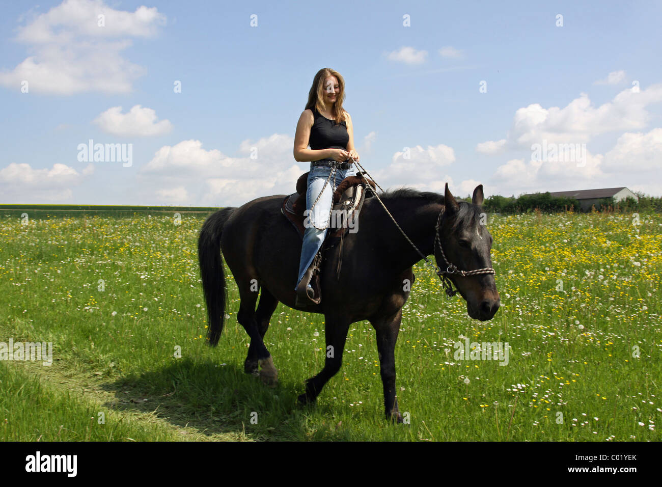 Fotos Von Frauen Beim Reiten Stockfotos und -bilder Kaufen - Alamy