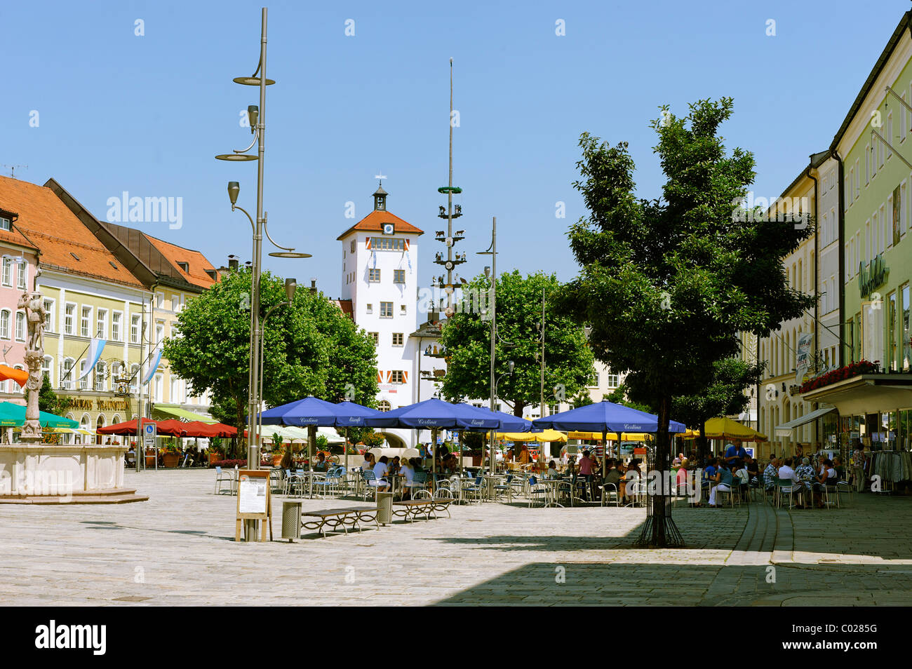 Stadtplatz von traunstein mit jacklturm -Fotos und -Bildmaterial in ...