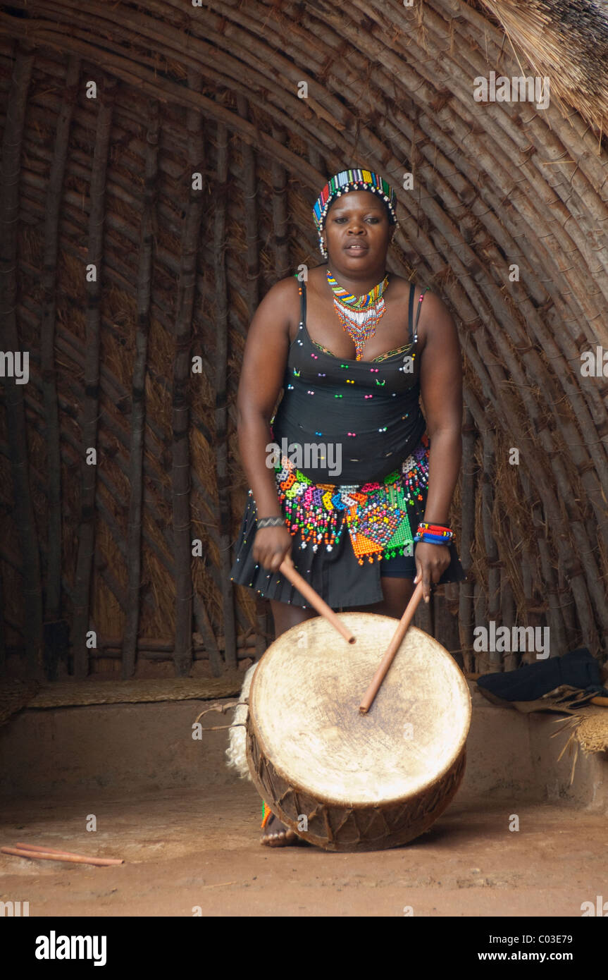 Native Zulu Girl In Traditional Stockfotos und -bilder Kaufen - Alamy