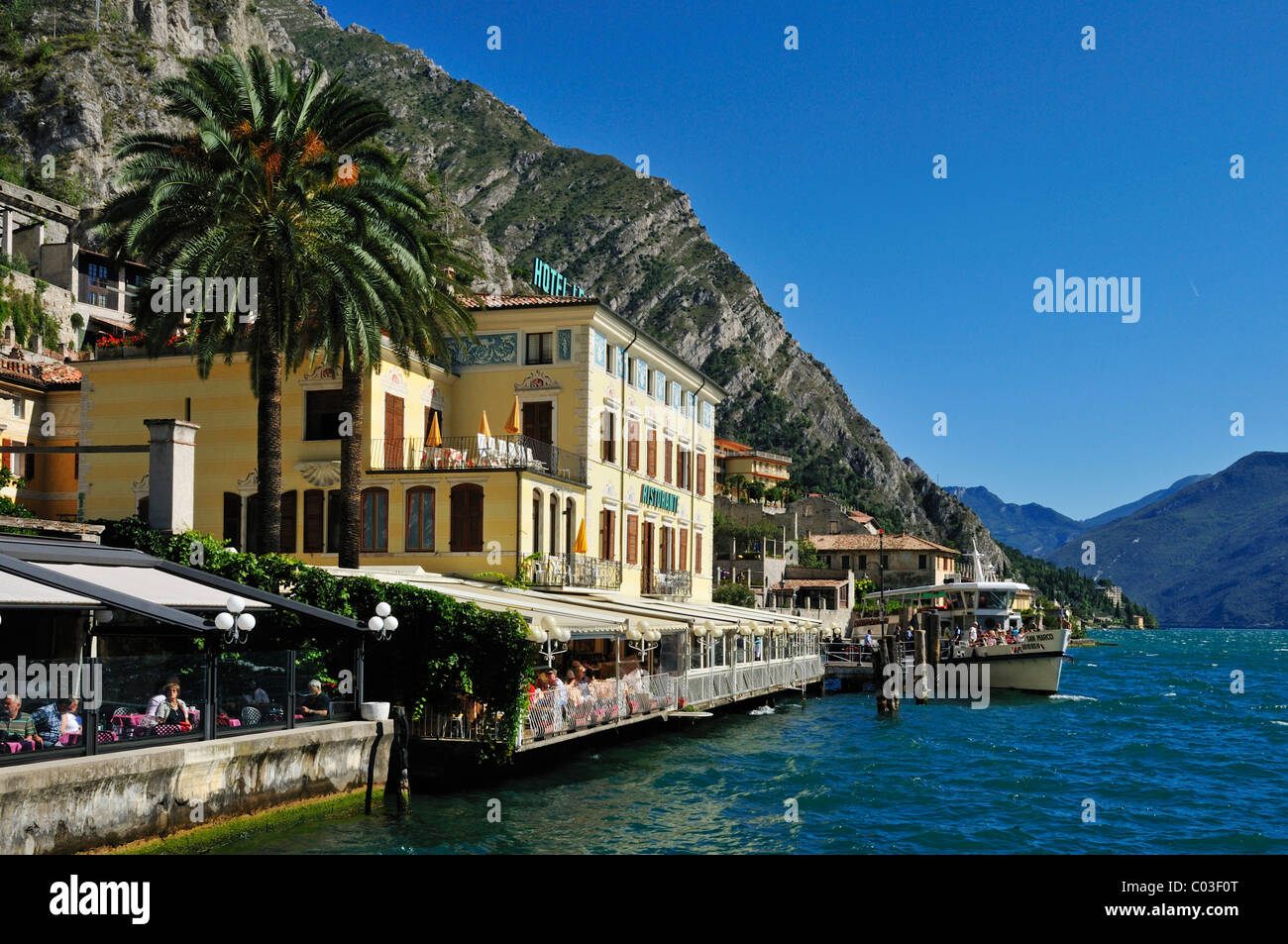 Limone Sul Garda, Gardasee, Lombardei, Italien, Europa Stockfotografie ...