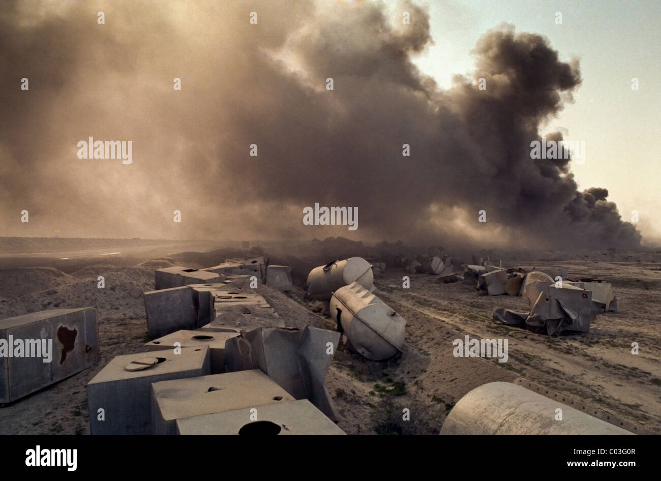 Kuwait gulf war burning oil -Fotos und -Bildmaterial in hoher Auflösung ...