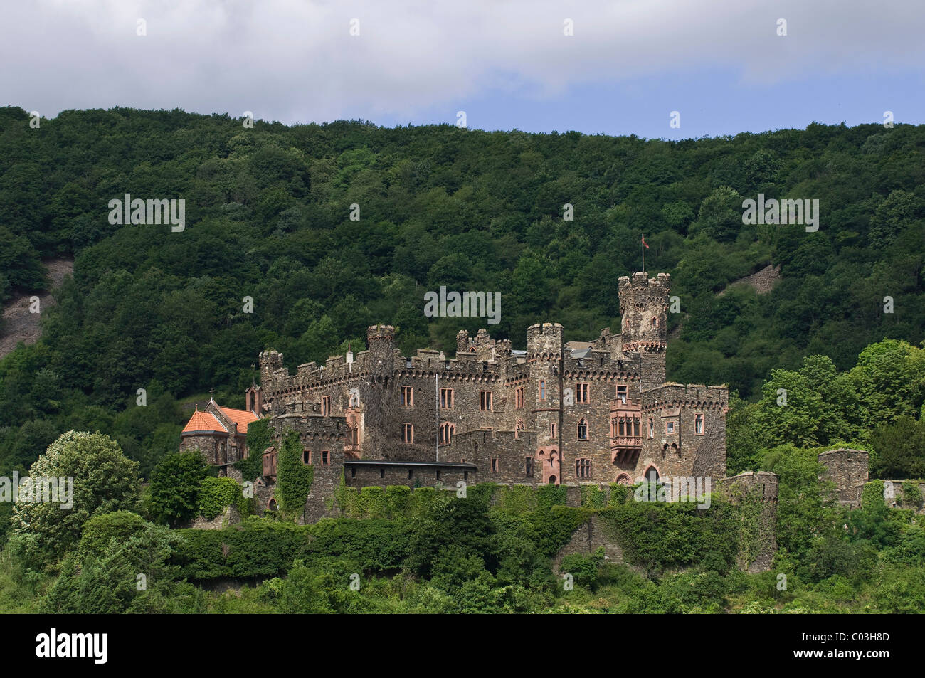 Burg Reichenstein Castle, auch bekannt als Falkenstein, UNESCO World ...