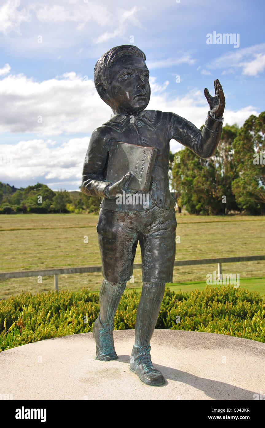 Statue von Ernest Rutherford (neuseeländischer Physiker) am Birthplace ...