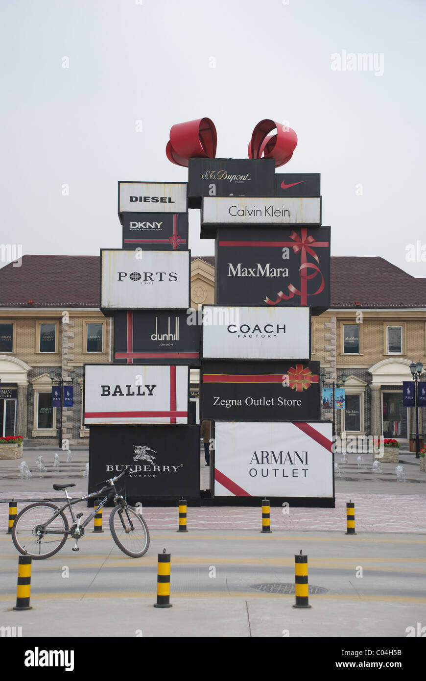 Marken outlets -Fotos und -Bildmaterial in hoher Auflösung – Alamy