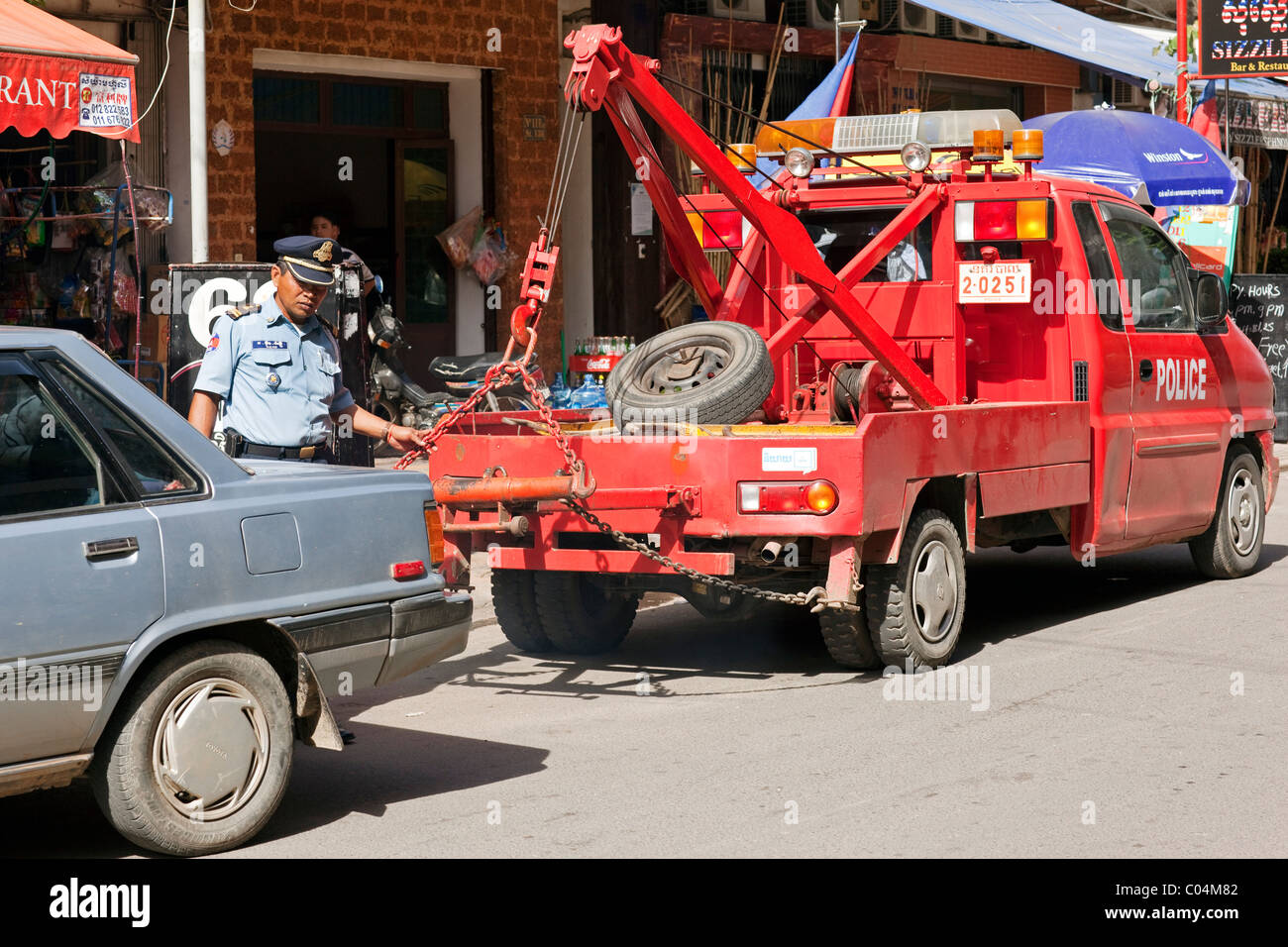 Abschleppwagen der polizei -Fotos und -Bildmaterial in hoher Auflösung ...