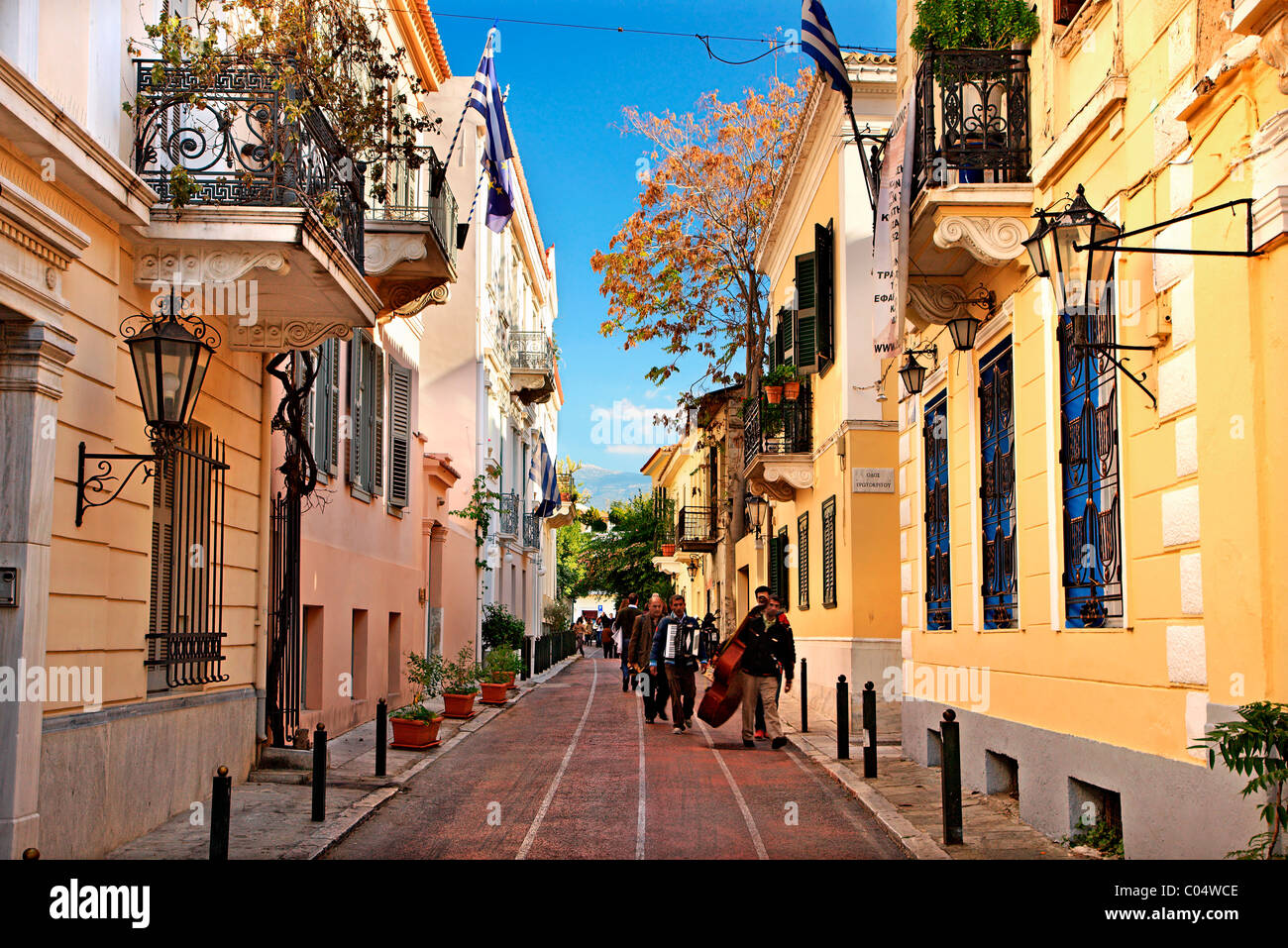 Plaka ist das schönste Viertel von Athen mit vielen malerischen Gassen ...