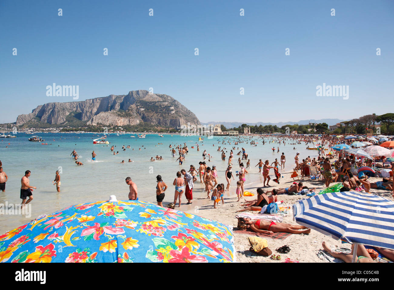 Mondello Strand, Palermo, Sizilien, Italien, Europa Stockfotografie - Alamy