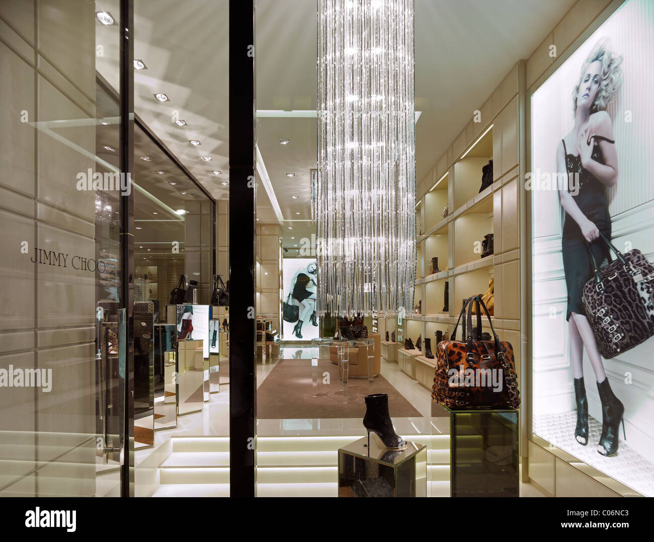 Shop window display luxury Stockfotos und -bilder Kaufen - Alamy