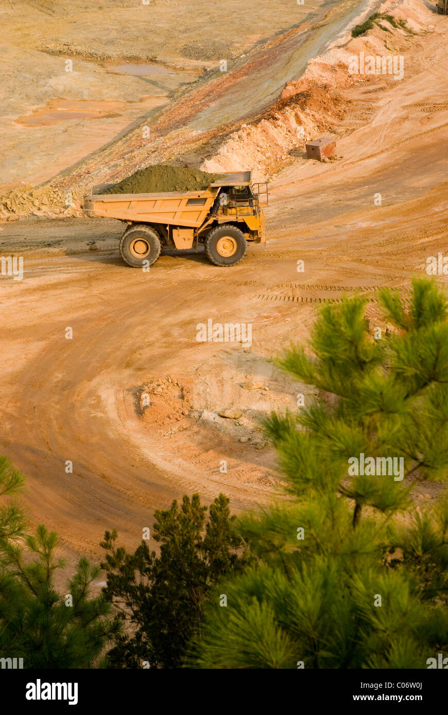 Mining truck tyre -Fotos und -Bildmaterial in hoher Auflösung – Alamy