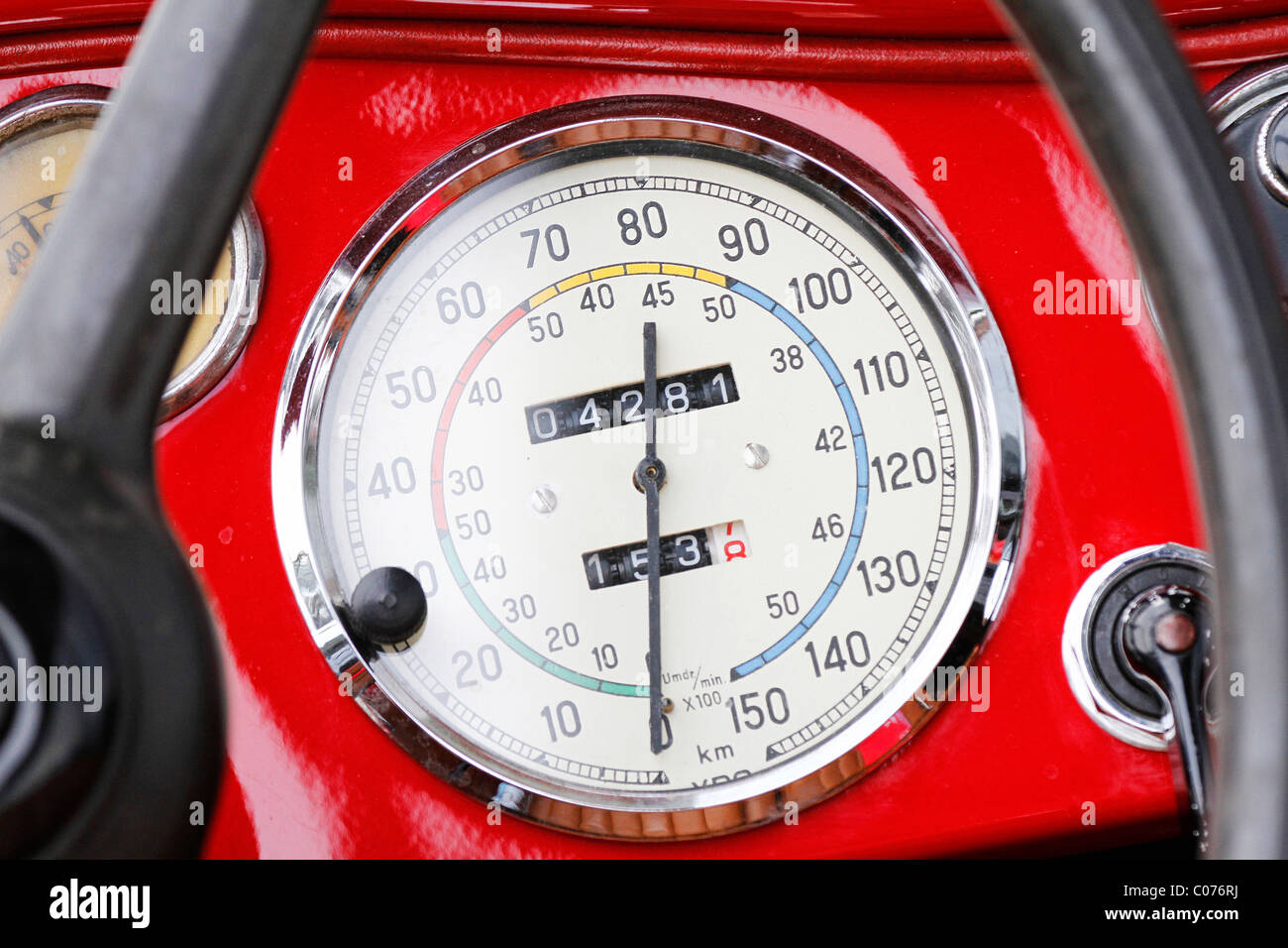Tacho im oldtimer auto Stockfotos und -bilder Kaufen - Alamy