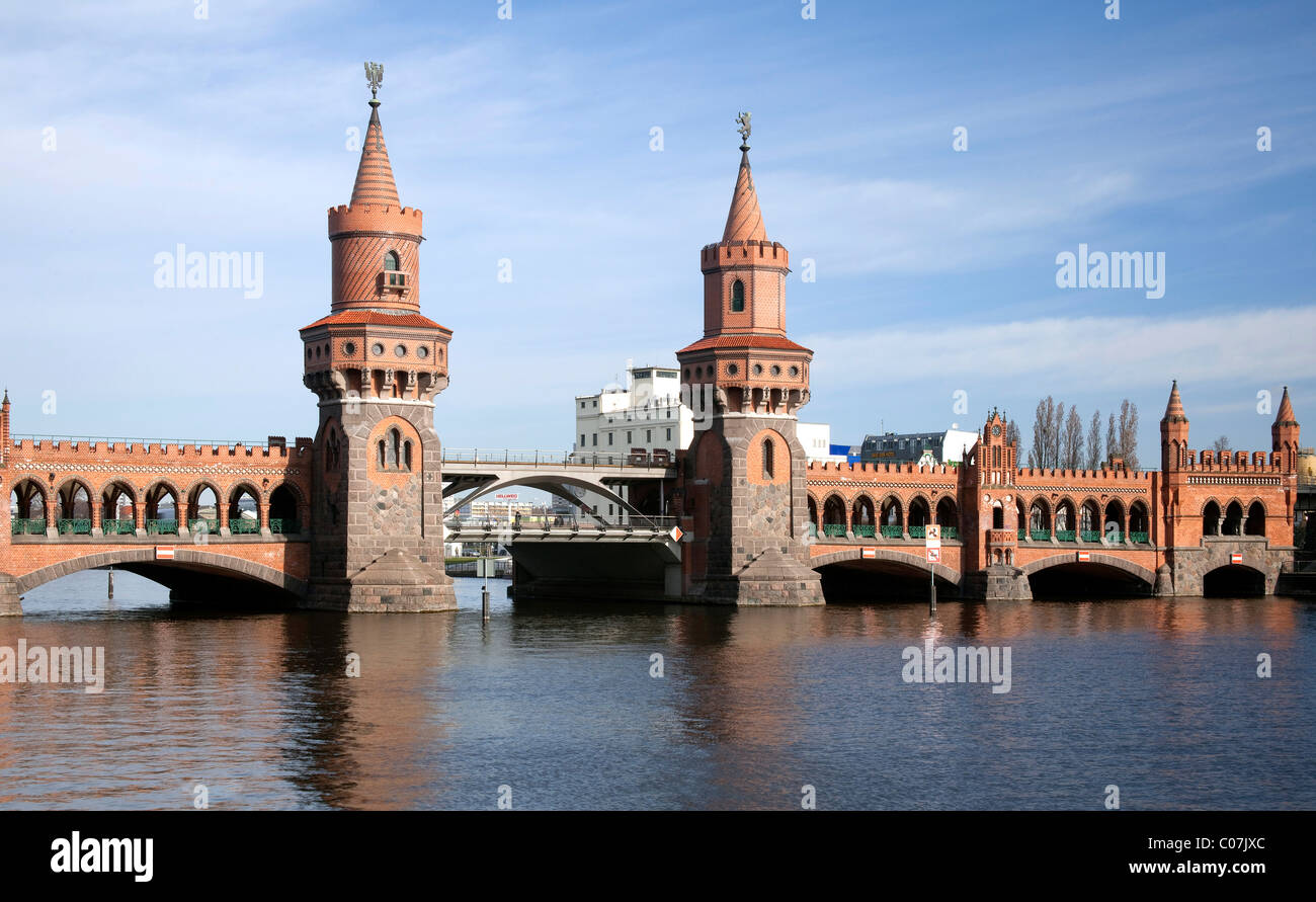 Oberbaumbruecke Brücke, Kreuzberg, Friedrichshain, Berlin, Deutschland ...
