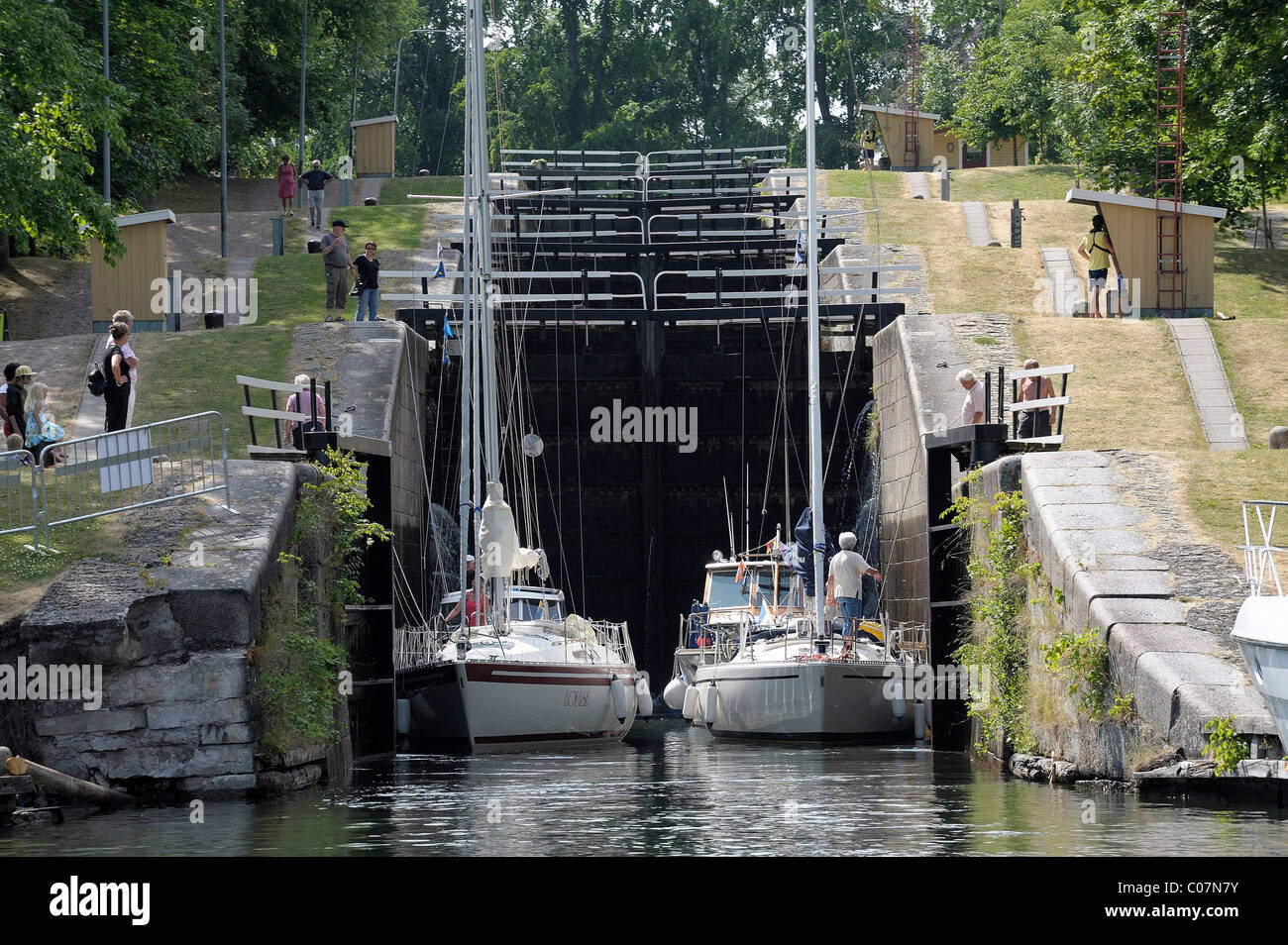 Die fünf Schleusen von Borenshult überwinden einen Höhenunterschied von ...
