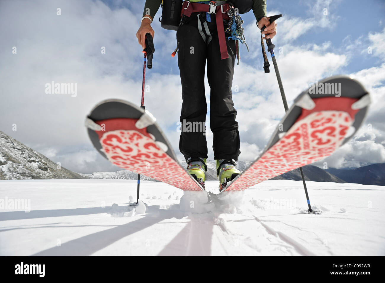 Nahaufnahme von einem Backcountry Skifahrer auf dem Gletscher auf der ...