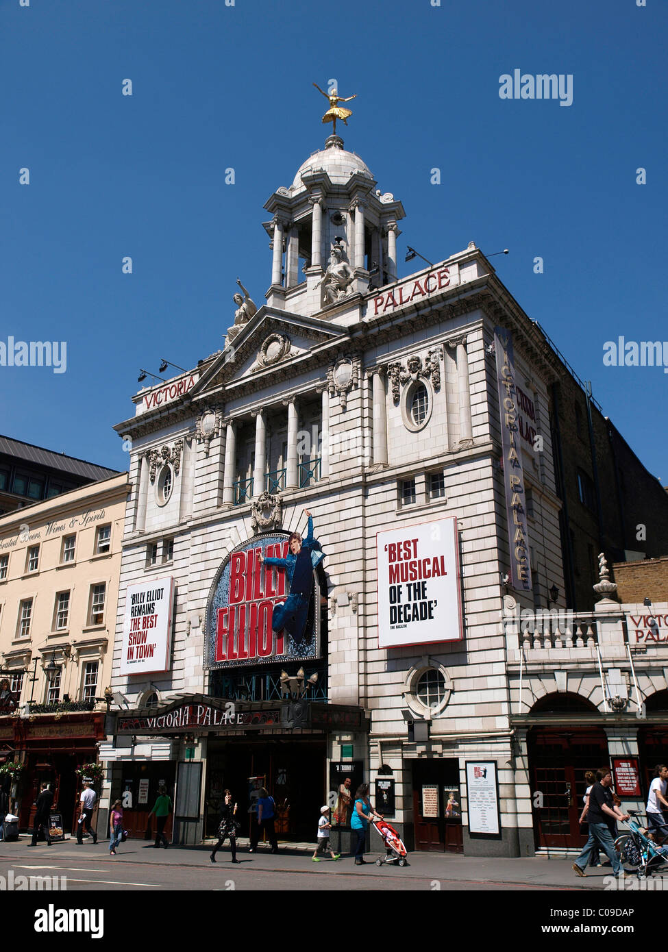 Das Victoria Palace Theatre, London, England Stockfotografie - Alamy