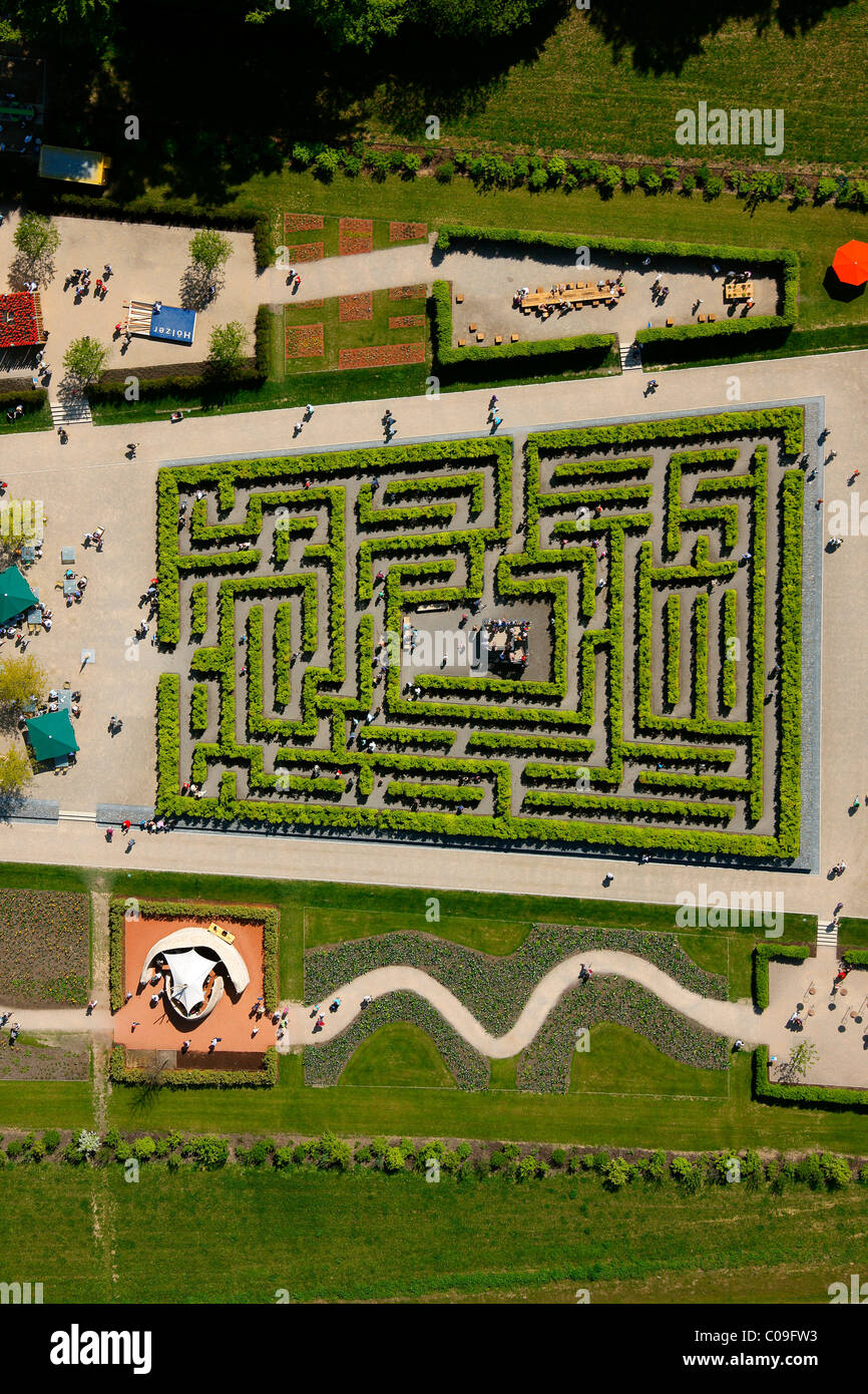 Labyrinth Aerial View Stockfotos & Labyrinth Aerial View Bilder - Alamy Labyrinth Aerial View Stockfotos & Labyrinth Aerial View Bilder - Alamy