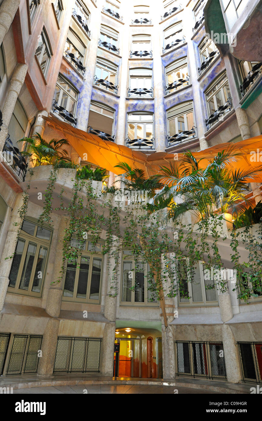 Europa casa mila hof und treppe -Fotos und -Bildmaterial in hoher ...