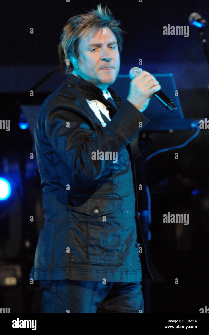 Simon LeBon von Duran Duran führt live auf der "Red Carpet Massacre ...