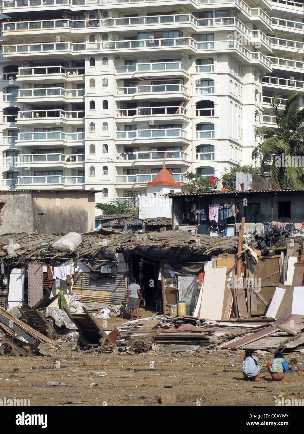 High rise buildings slums mumbai -Fotos und -Bildmaterial in hoher ...