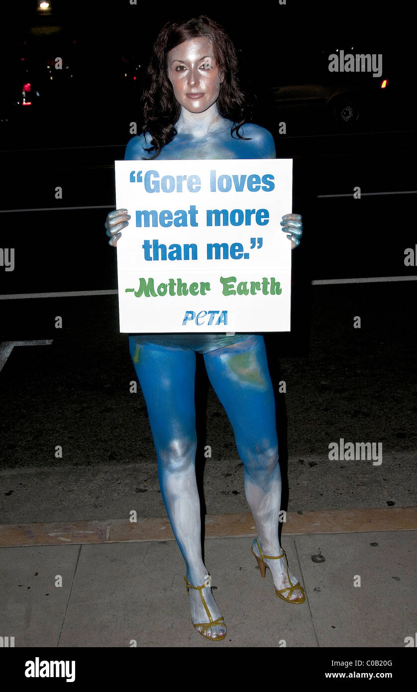 PETA Vertreter Whitney Ayers außerhalb der Saban Theater Proteste wie ...